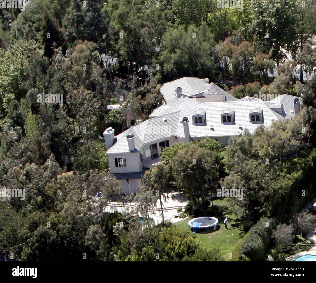 Exclusive!! Robbie Williams' Beverly Hills home in Ca. The mansion has ...