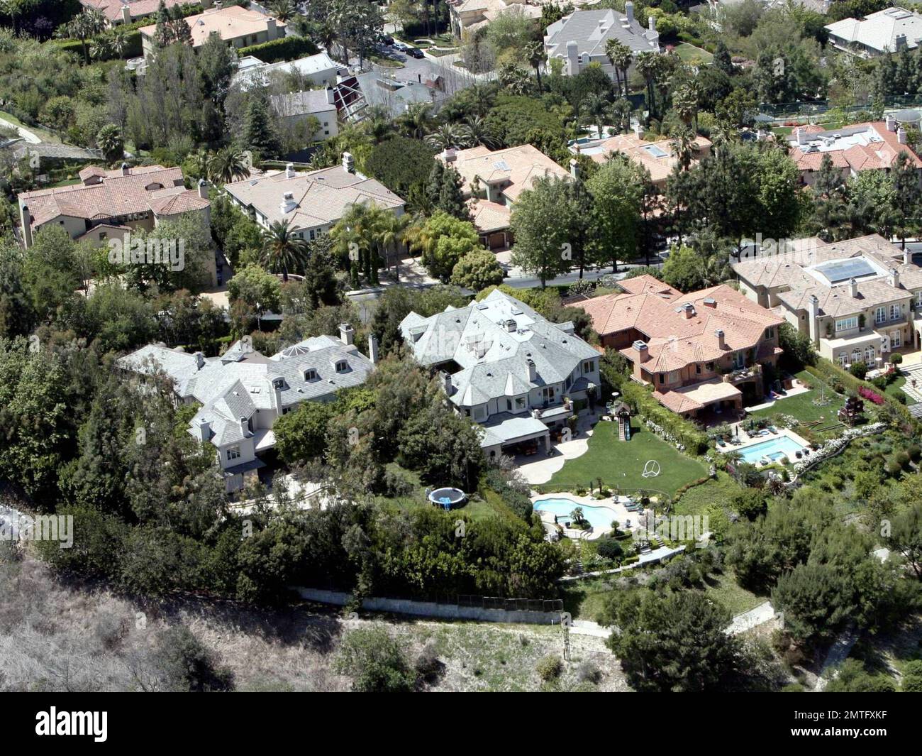 Exclusive!! Robbie Williams' Beverly Hills home in Ca. The mansion has ...