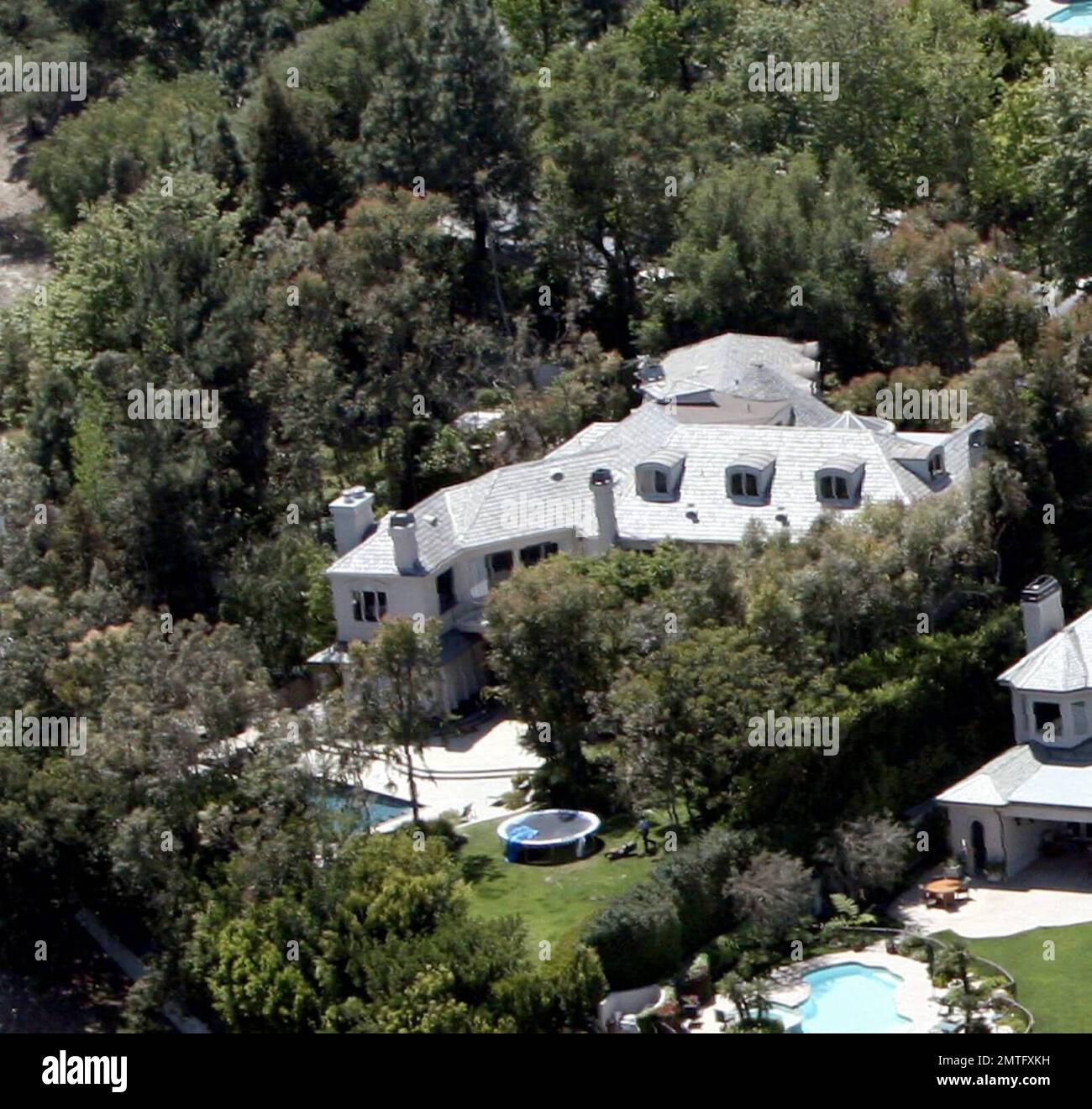 Exclusive!! Robbie Williams' Beverly Hills home in Ca. The mansion has ...