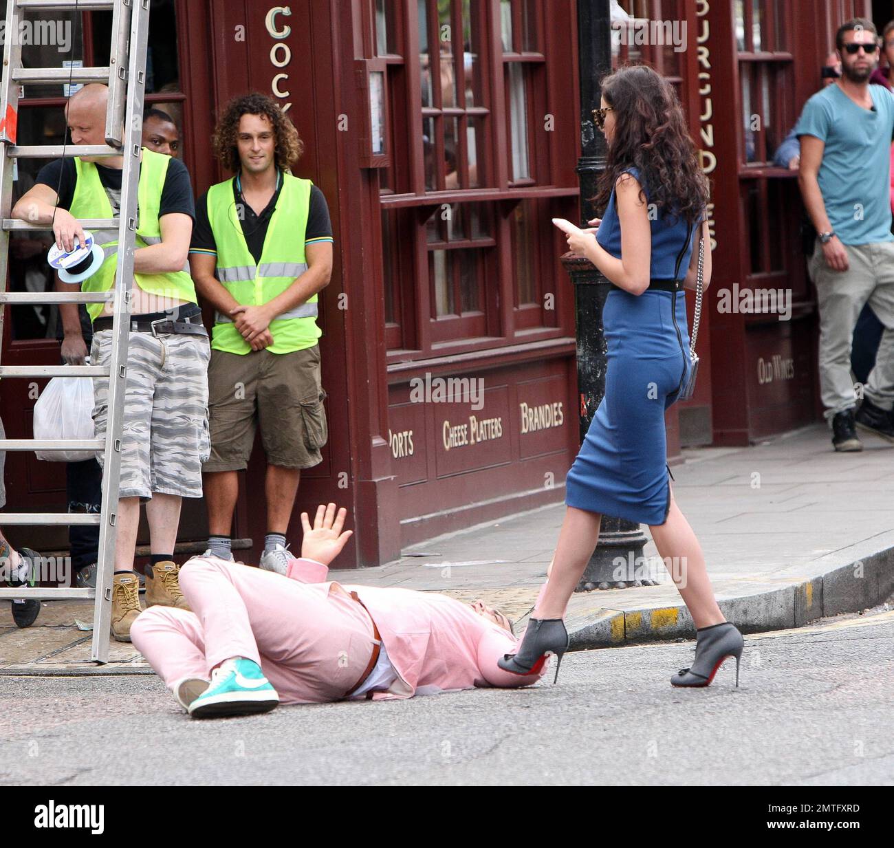 Wearing a pink suit with baby blue Nike sneakers, Robbie Williams and ...