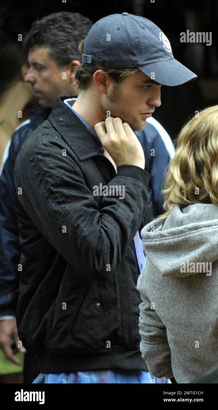 "Twilight Saga: New Moon" star Robert Pattinson films scenes on the set of his new project ...