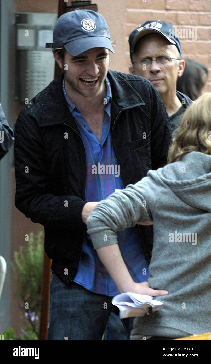 "Twilight Saga: New Moon" star Robert Pattinson films scenes on the set of his new project ...