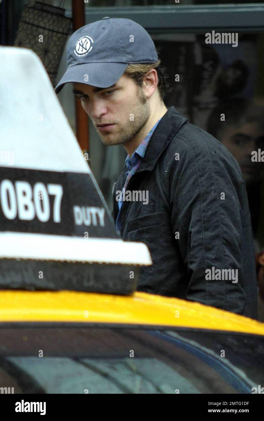 "Twilight Saga: New Moon" star Robert Pattinson films scenes on the set of his new project ...