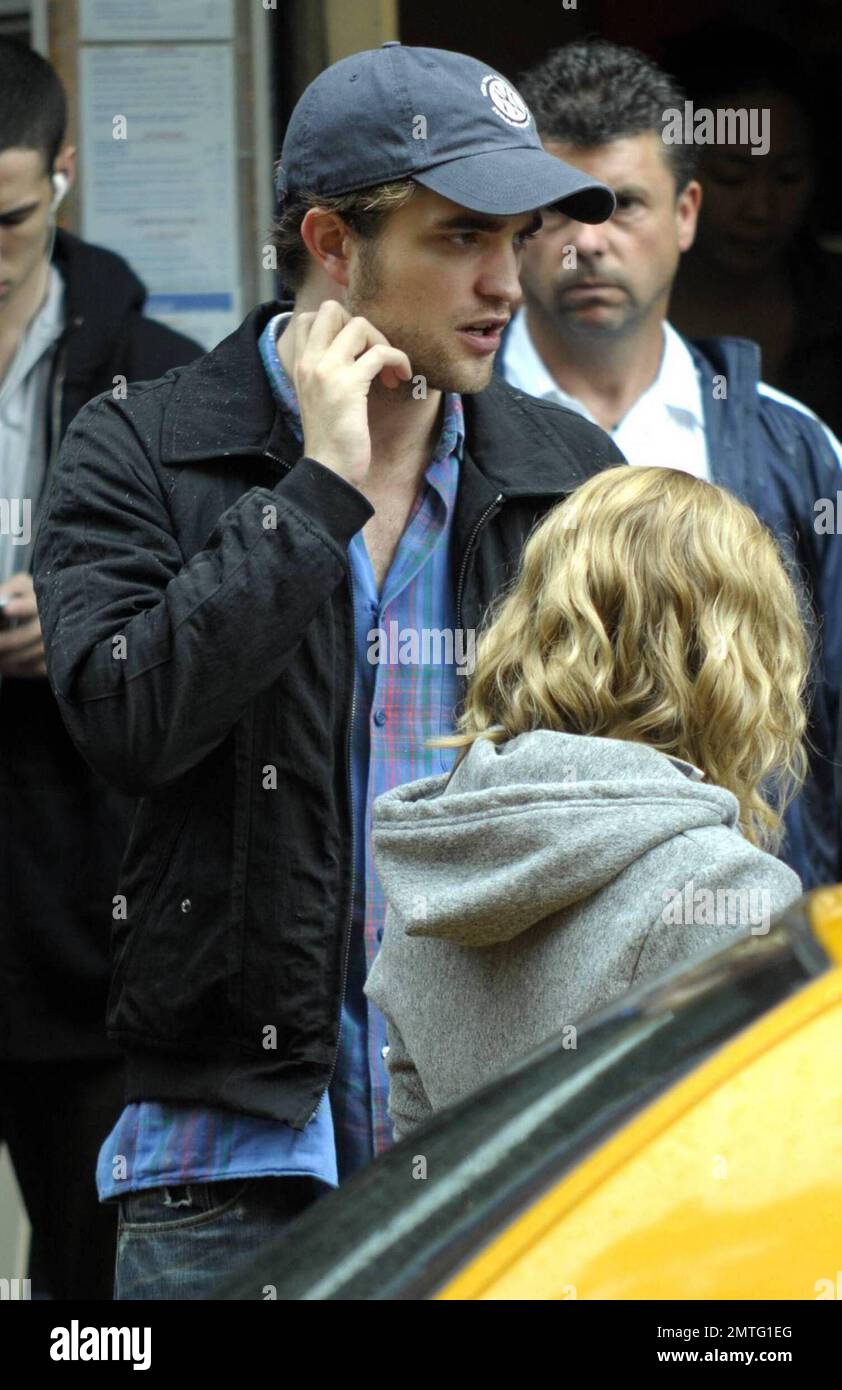 "Twilight Saga: New Moon" star Robert Pattinson films scenes on the set of his new project ...