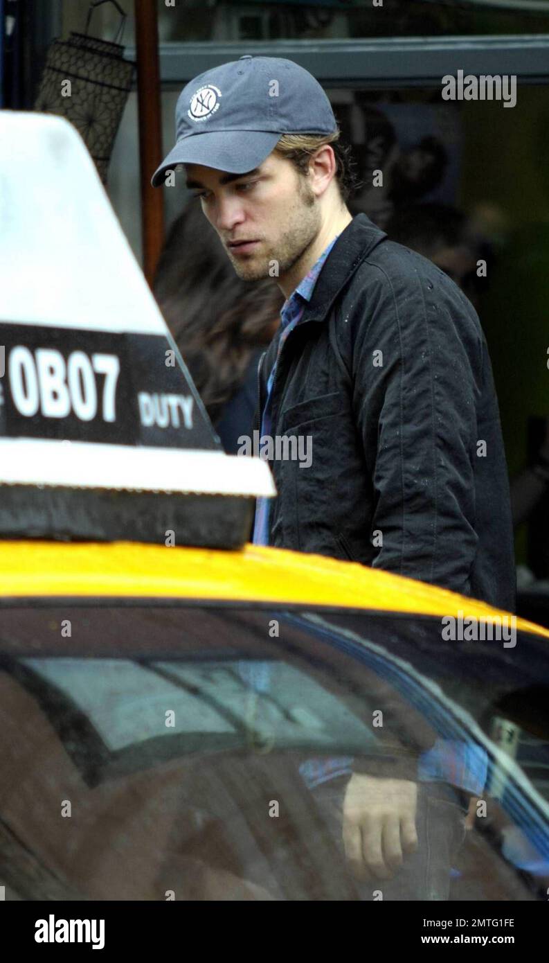 "Twilight Saga: New Moon" star Robert Pattinson films scenes on the set of his new project ...
