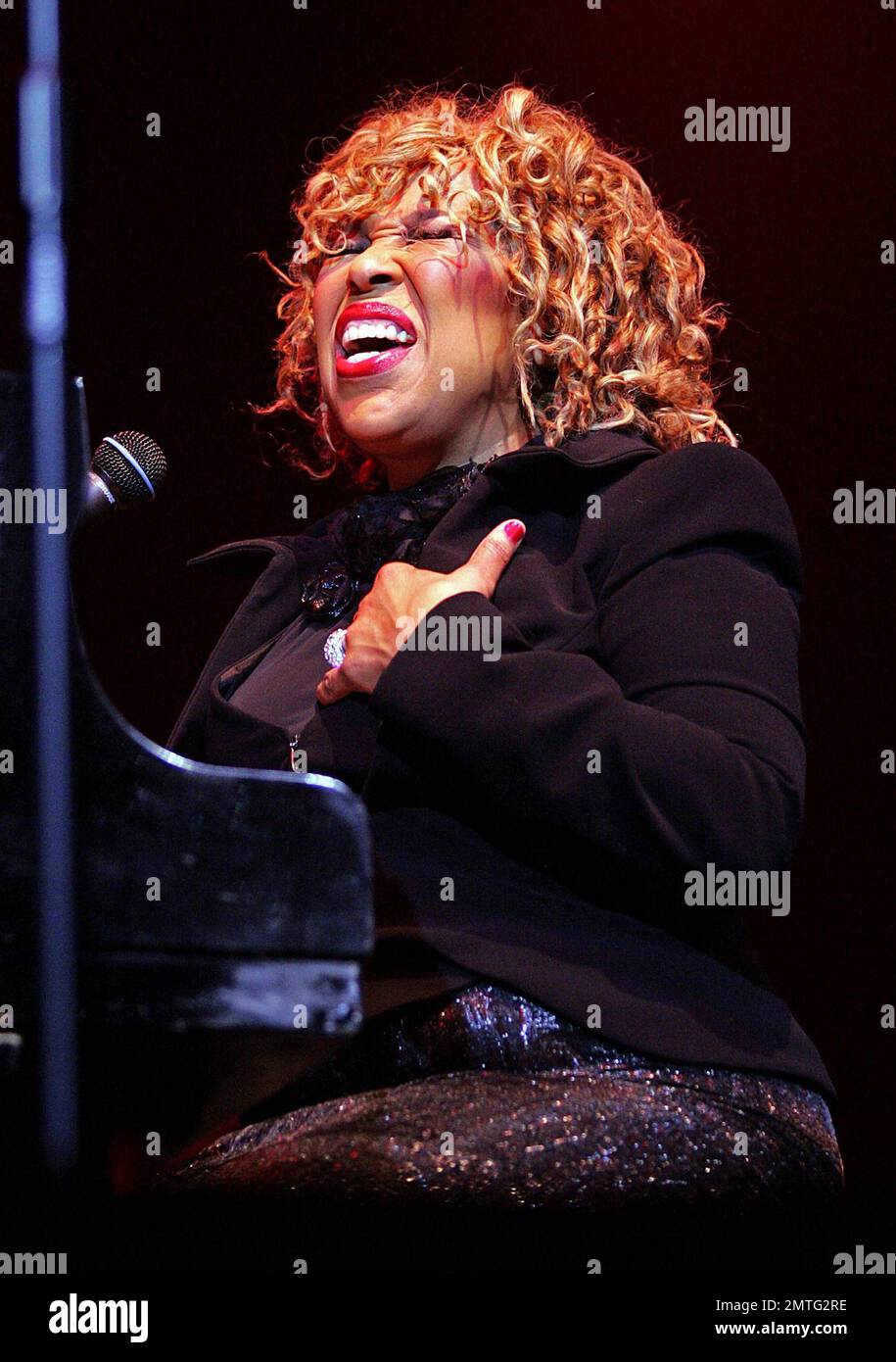Roberta Flack performs live in concert at Seminole Hard Rock Live in ...