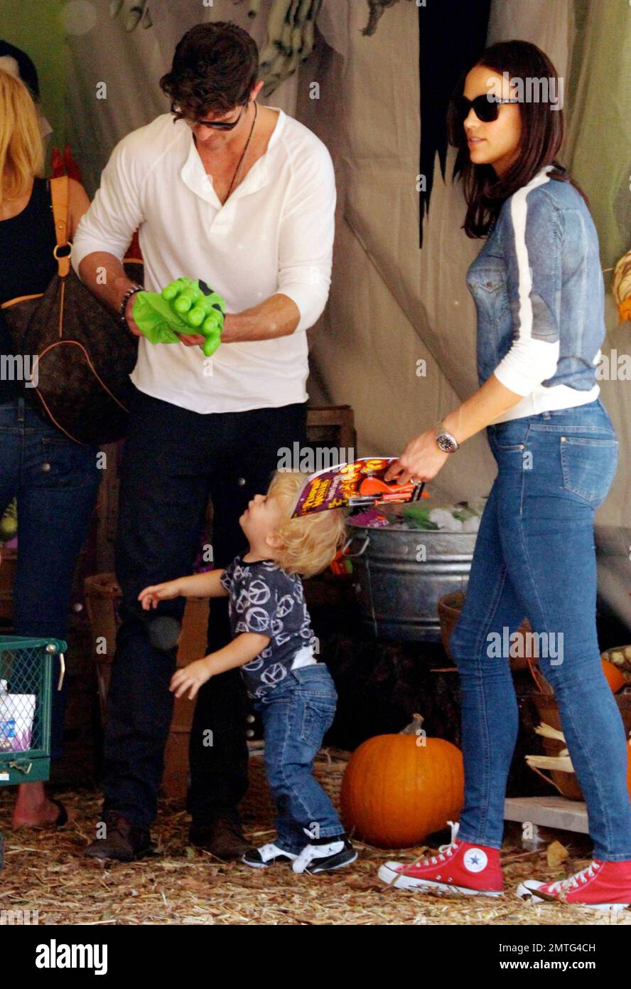 Grammy Award-winning R&B singer Robin Thicke along with his actress ...