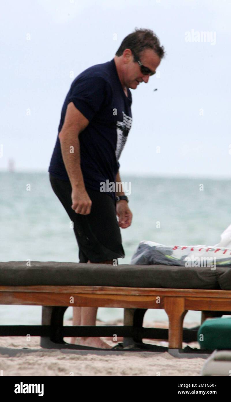 Exclusive!! Funnyman Robin Williams takes a beach break from filming ...