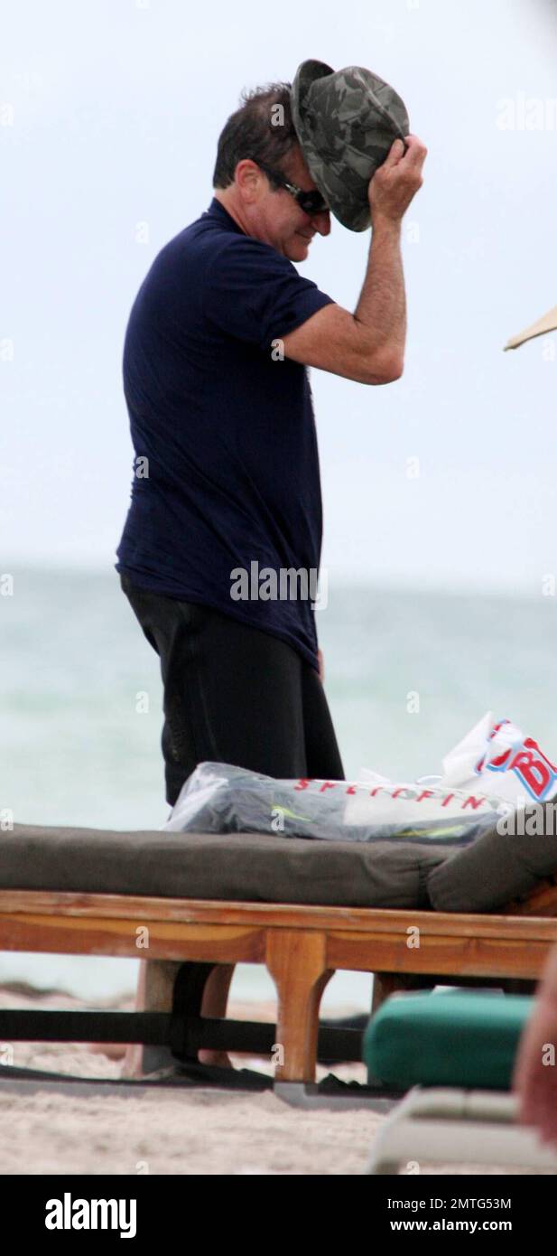 Exclusive!! Funnyman Robin Williams takes a beach break from filming ...