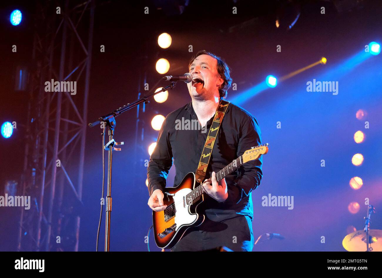 Starsailor perform onstage at the Isle of Wight music festival ...