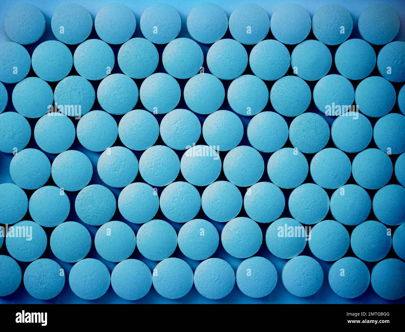Clear blue pill hi-res stock photography and images - Alamy