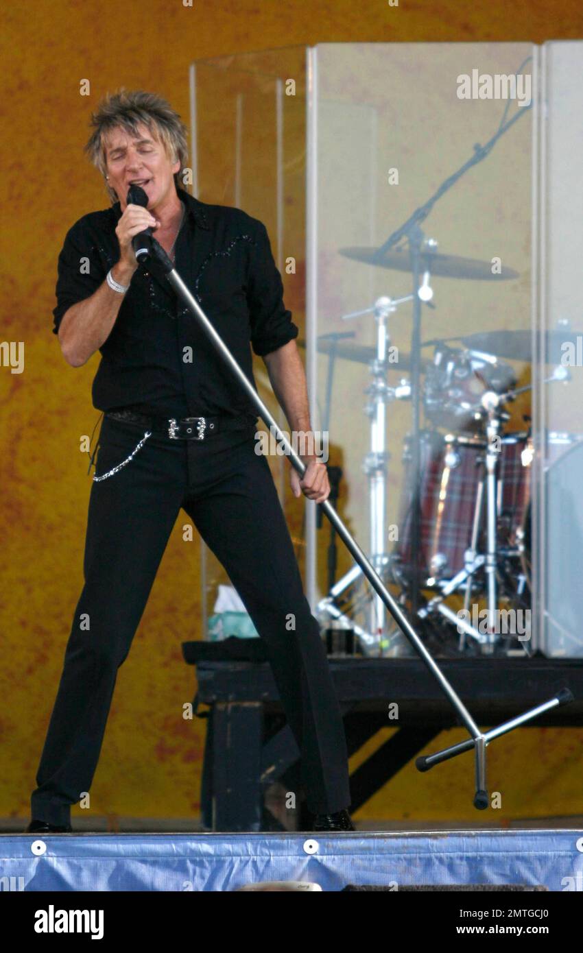 Veteran rocker Rod Stewart performs at the New Orleans Jazz Fest. 4/28 ...