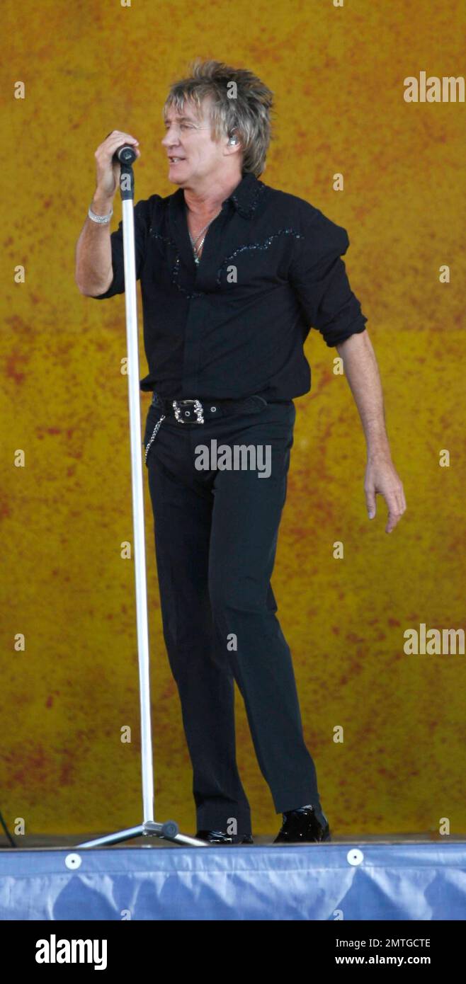 Veteran rocker Rod Stewart performs at the New Orleans Jazz Fest. 4/28 ...