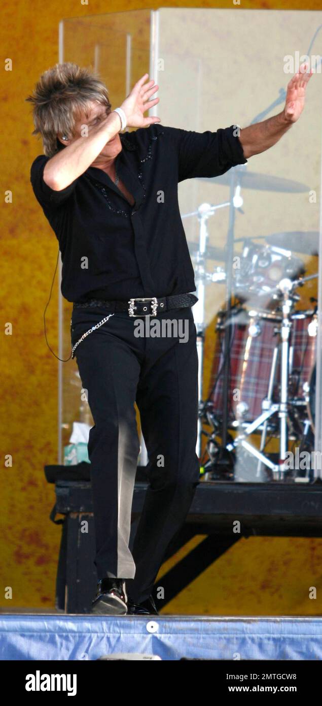 Veteran rocker Rod Stewart performs at the New Orleans Jazz Fest. 4/28 ...