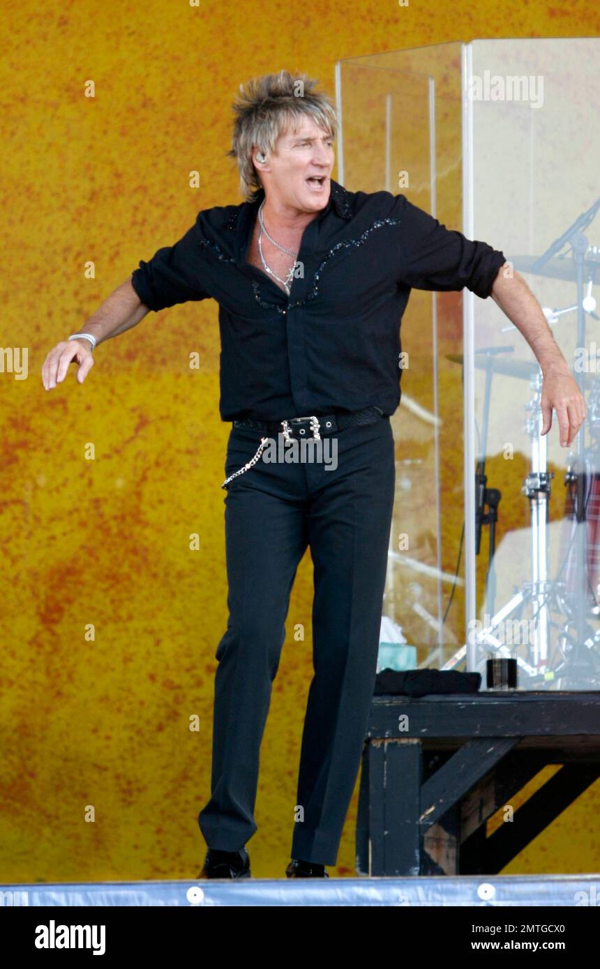 Veteran rocker Rod Stewart performs at the New Orleans Jazz Fest. 4/28 ...