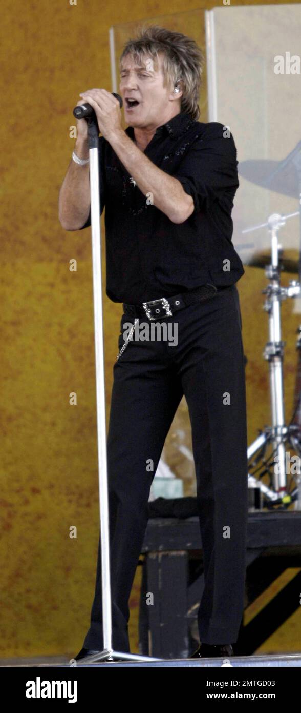 Veteran rocker Rod Stewart performs at the New Orleans Jazz Fest. 4/28 ...