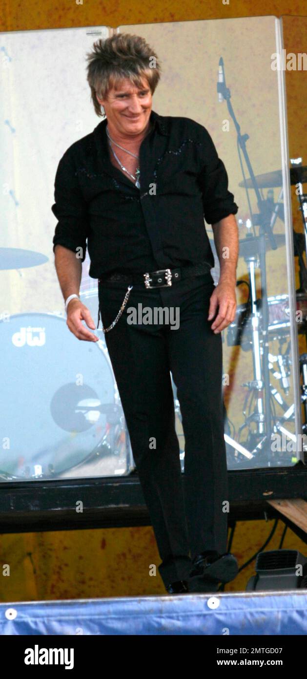 Veteran rocker Rod Stewart performs at the New Orleans Jazz Fest. 4/28 ...