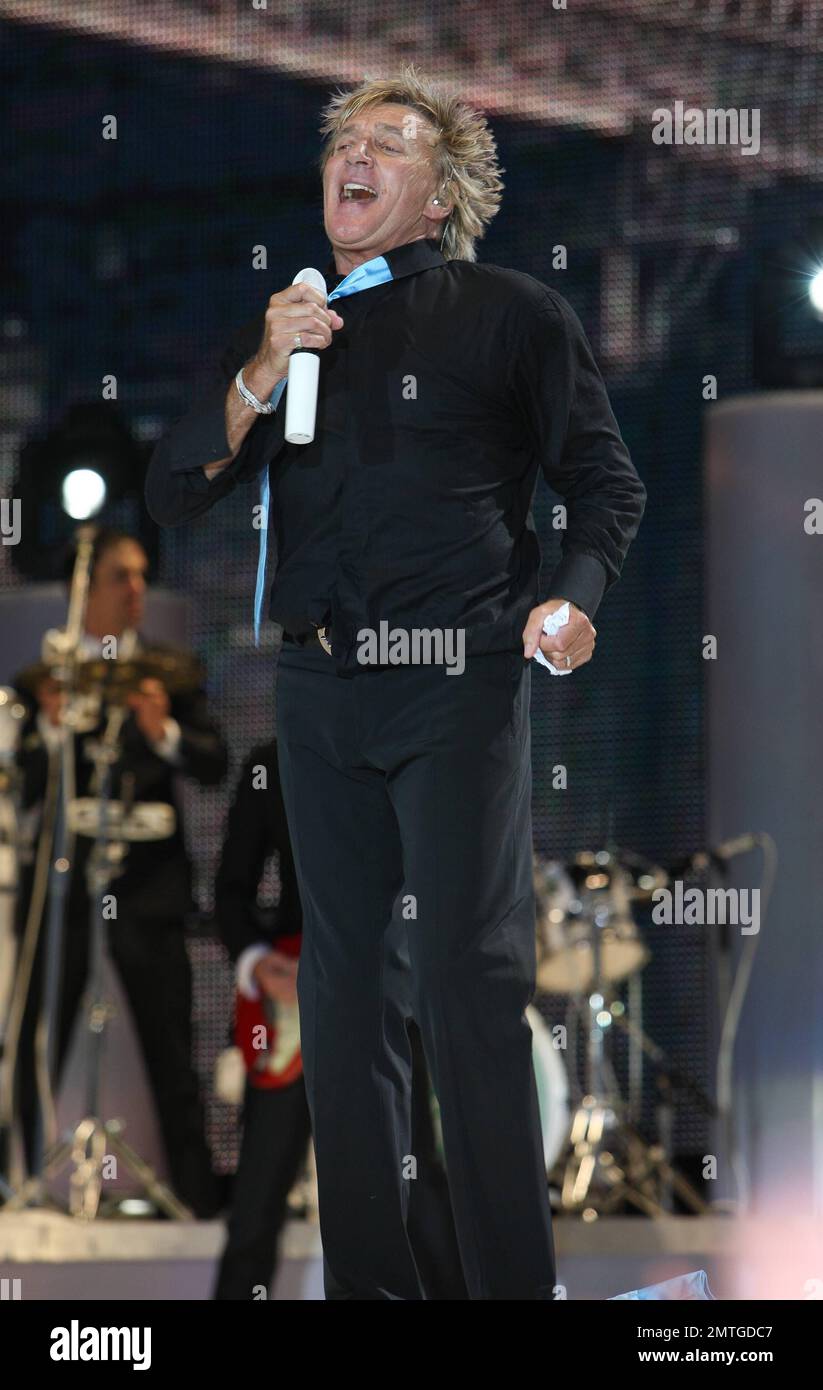 Rod Stewart performs at Newbury Racecourse - Newbury Live to a packed ...