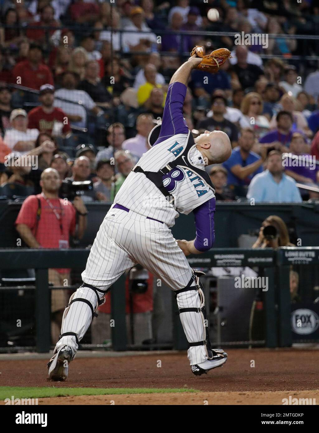 Arizona Diamondbacks catcher Chris Iannetta (8) fields a pop-up against ...