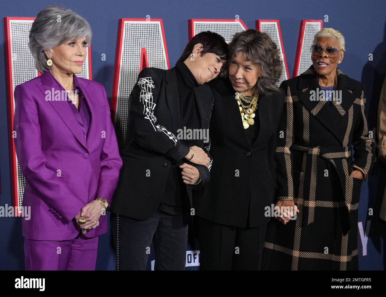 (L-R) Jane Fonda, Diane Warren, Lily Tomlin and Dionne Warwick at the ...