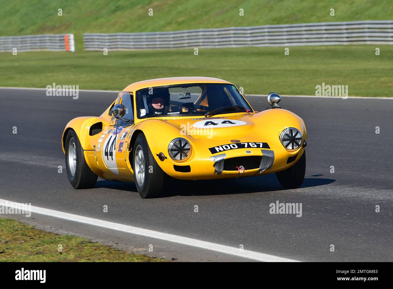 Chris Blewett, Ginetta G12, with the same specification of the period ...