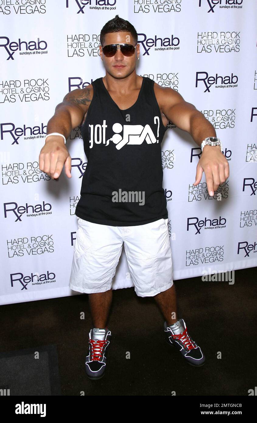 'Jersey Shore's' Ronnietiz-Magro makes an appearance at the Rehab Pool ...