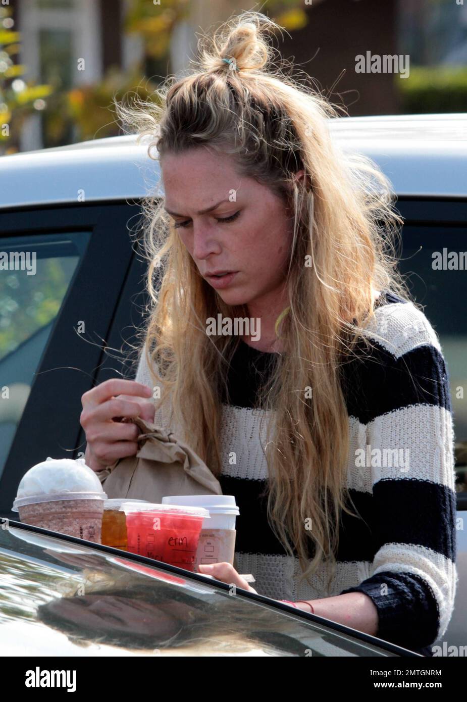 DJ Samantha Ronson and a female companion make an iced tea and coffee ...