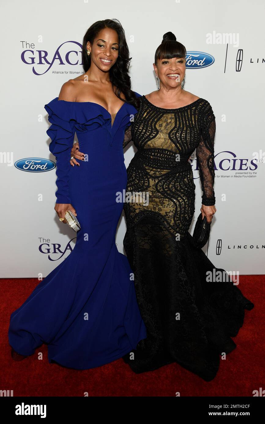 Lifetime Achievement Award recipient Debbie Allen, right, poses with ...