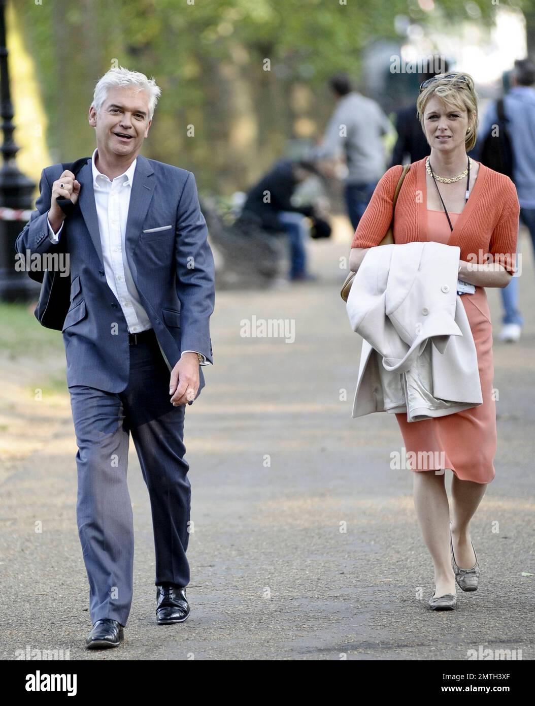 Royal wedding co-presenters Phillip Schofield and Julie Etchingham chat ...