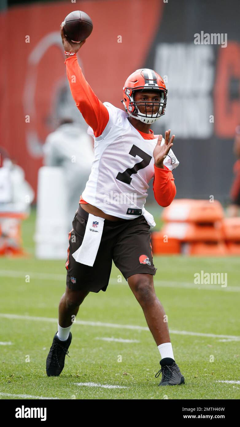 Cleveland Browns' DeShone Kizer throws during the team's organized team ...
