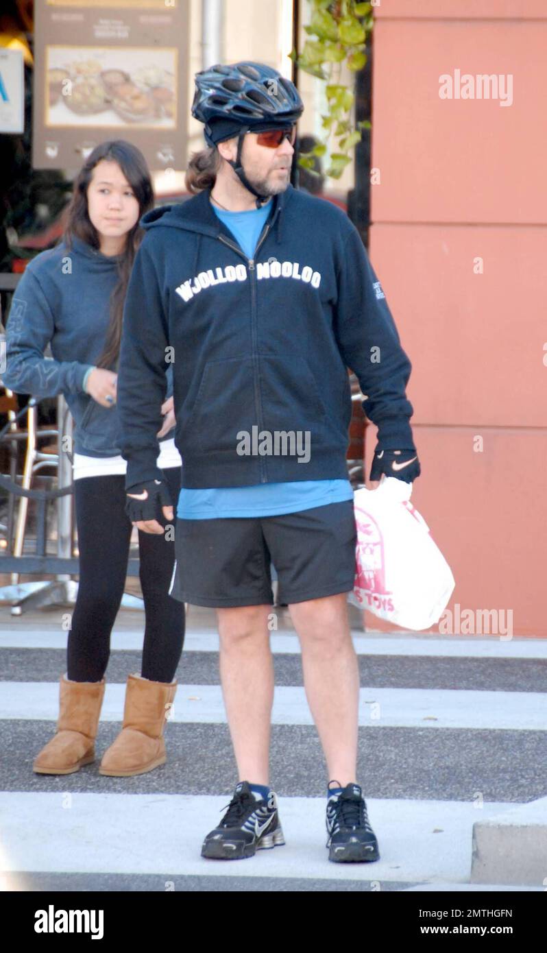 Russell Crowe keeps fit by riding his bike with a personal trainer. Los ...