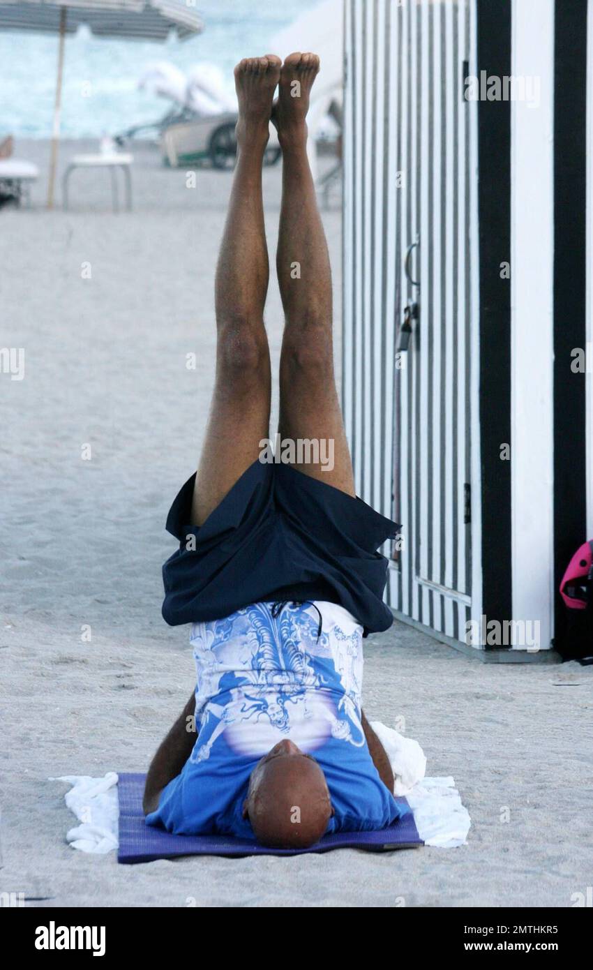 Hip Hop Mogul Russell Simmons does yoga class on Miami Beach with his ...