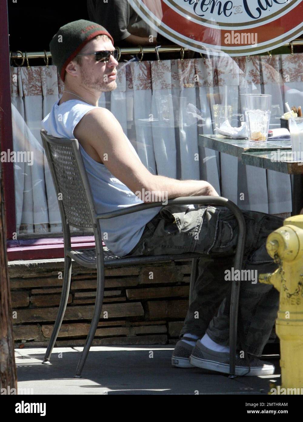 Ryan Phillippe and some pals have lunch at La Conversation, West ...
