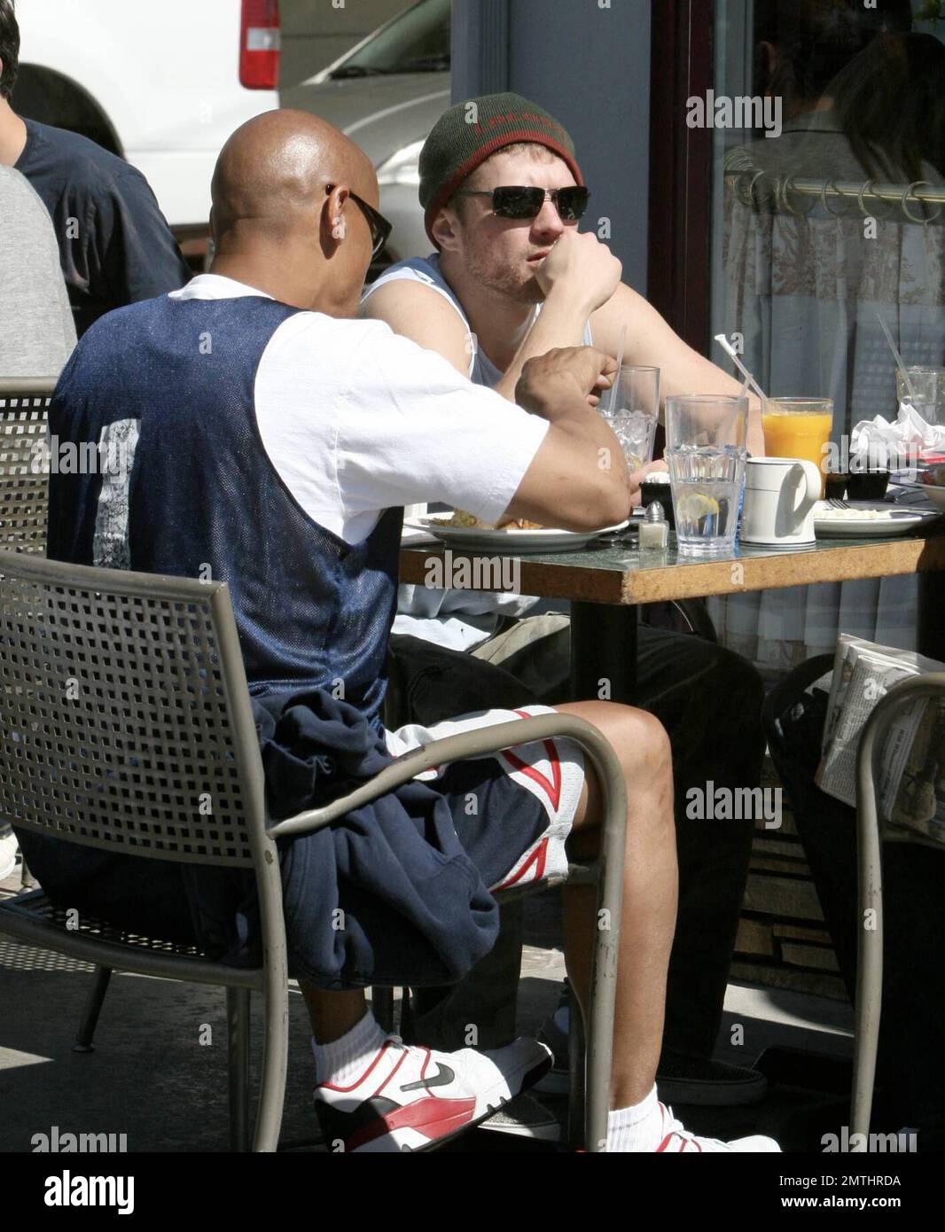 Ryan Phillippe and some pals have lunch at La Conversation, West ...