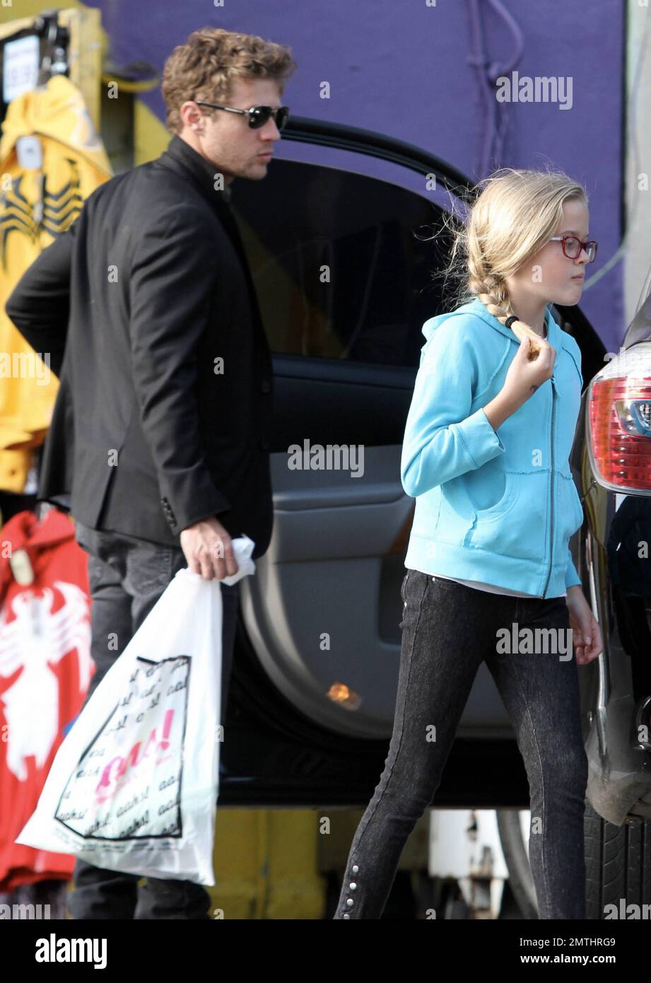 EXCLUSIVE!! Actor Ryan Phillippe takes his darling daughter Ava ...