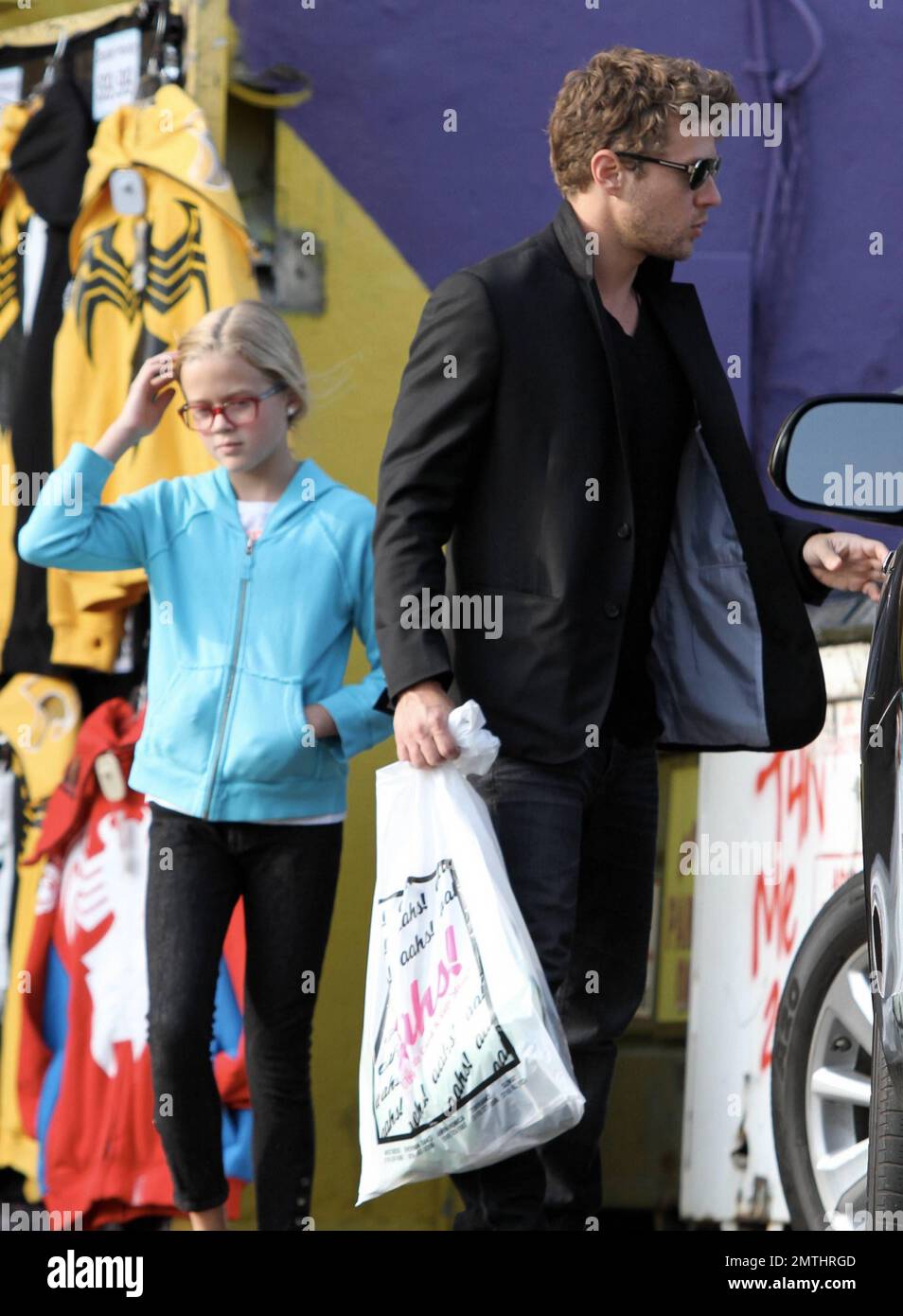 EXCLUSIVE!! Actor Ryan Phillippe takes his darling daughter Ava shopping at Aah's! in West ...