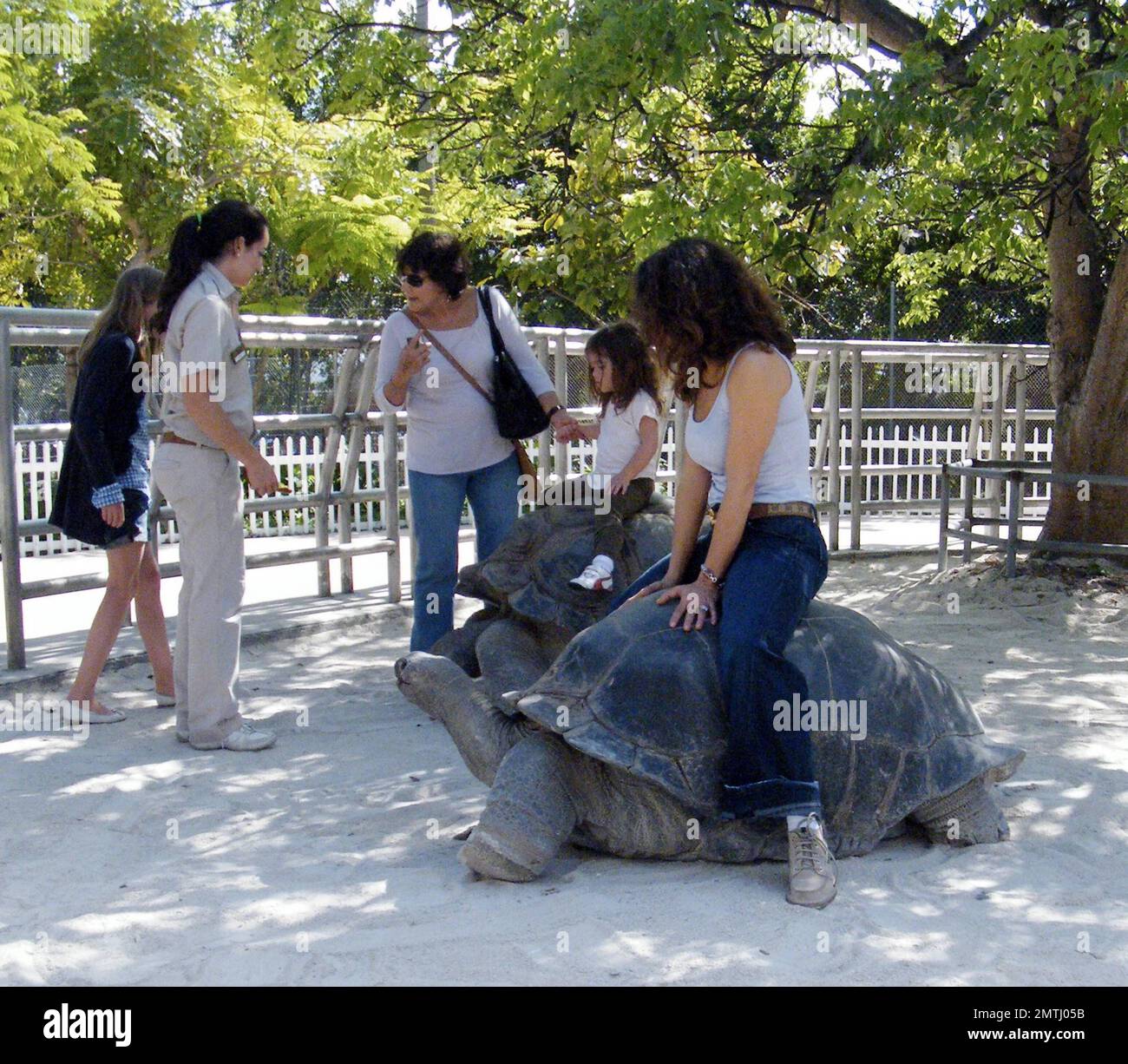 EXCLUSIVE!! Salma Hayek and daughter Valentina have fun as they sit on ...