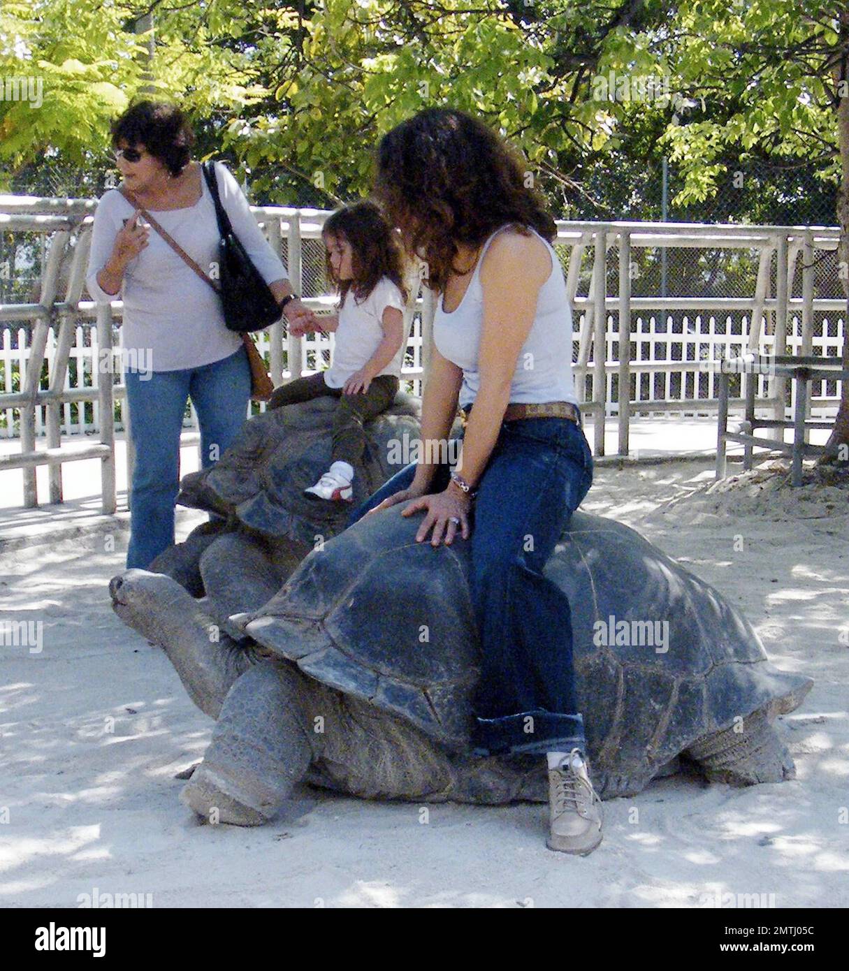 EXCLUSIVE!! Salma Hayek and daughter Valentina have fun as they sit on ...