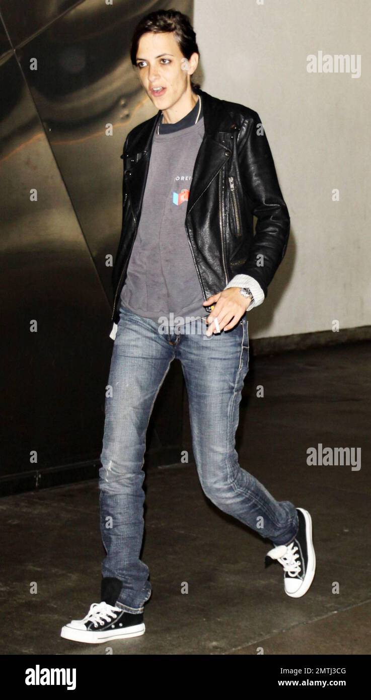 DJ Samantha Ronson lights cigarette and smiles after arriving at LAX on ...