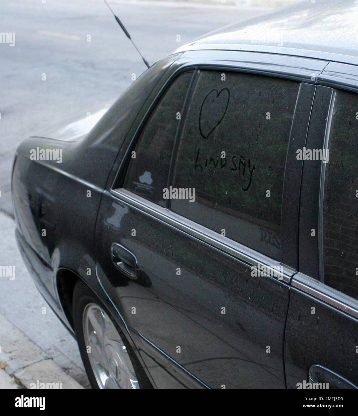 Exclusive!! Whilst Samantha Ronson spends time with galpal Lindsay ...