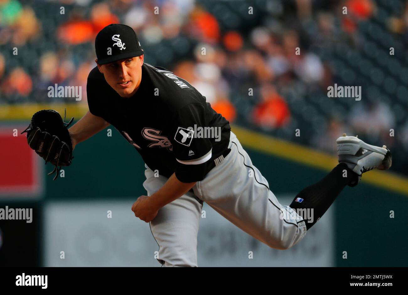 Chicago White Sox pitcher Derek Holland throws against the Detroit ...