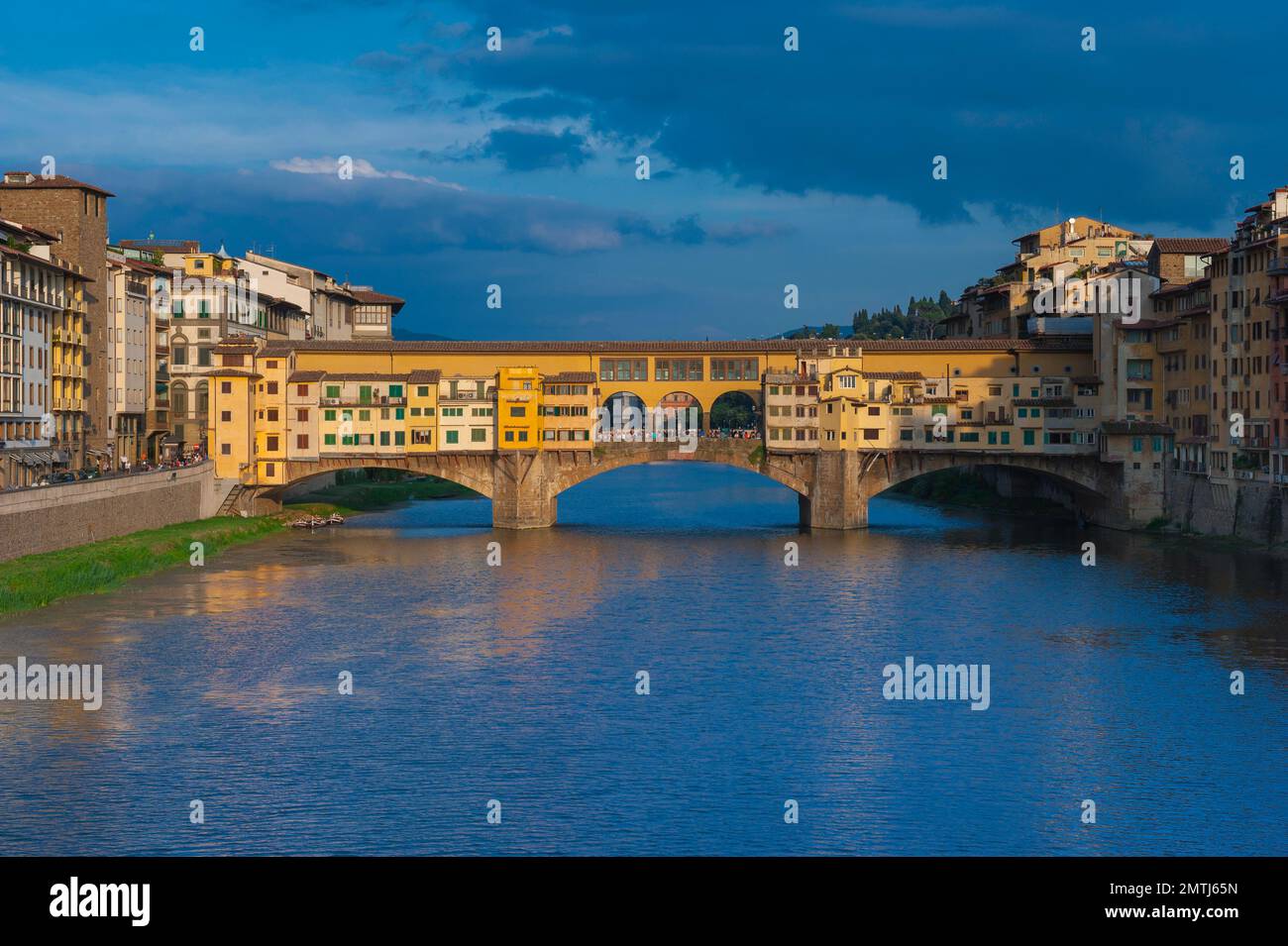 Florence Ponte Vecchio, view at sunset of the Ponte Vecchio bridge ...