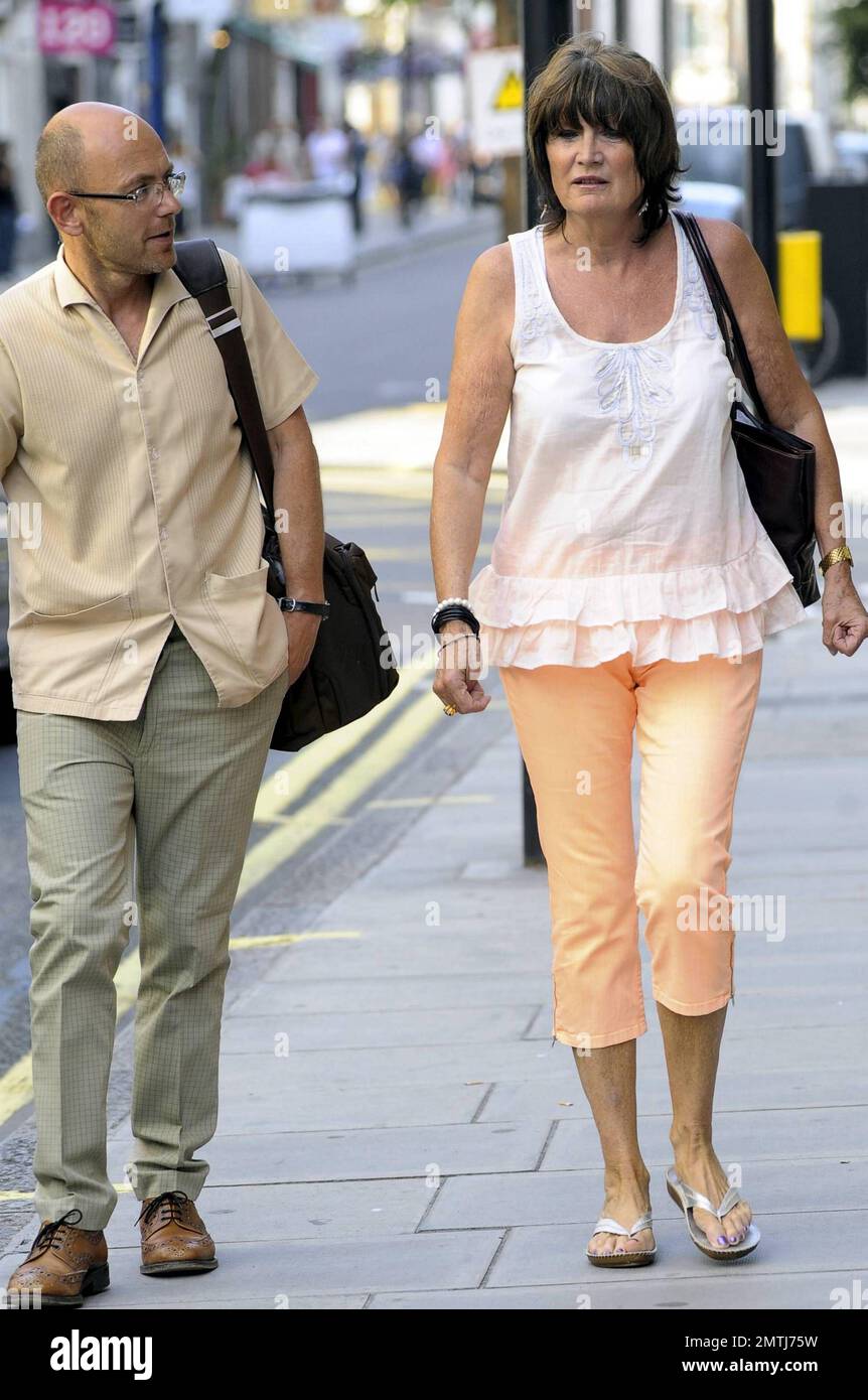 Barefoot singer sandie shaw hi-res stock photography and images - Alamy