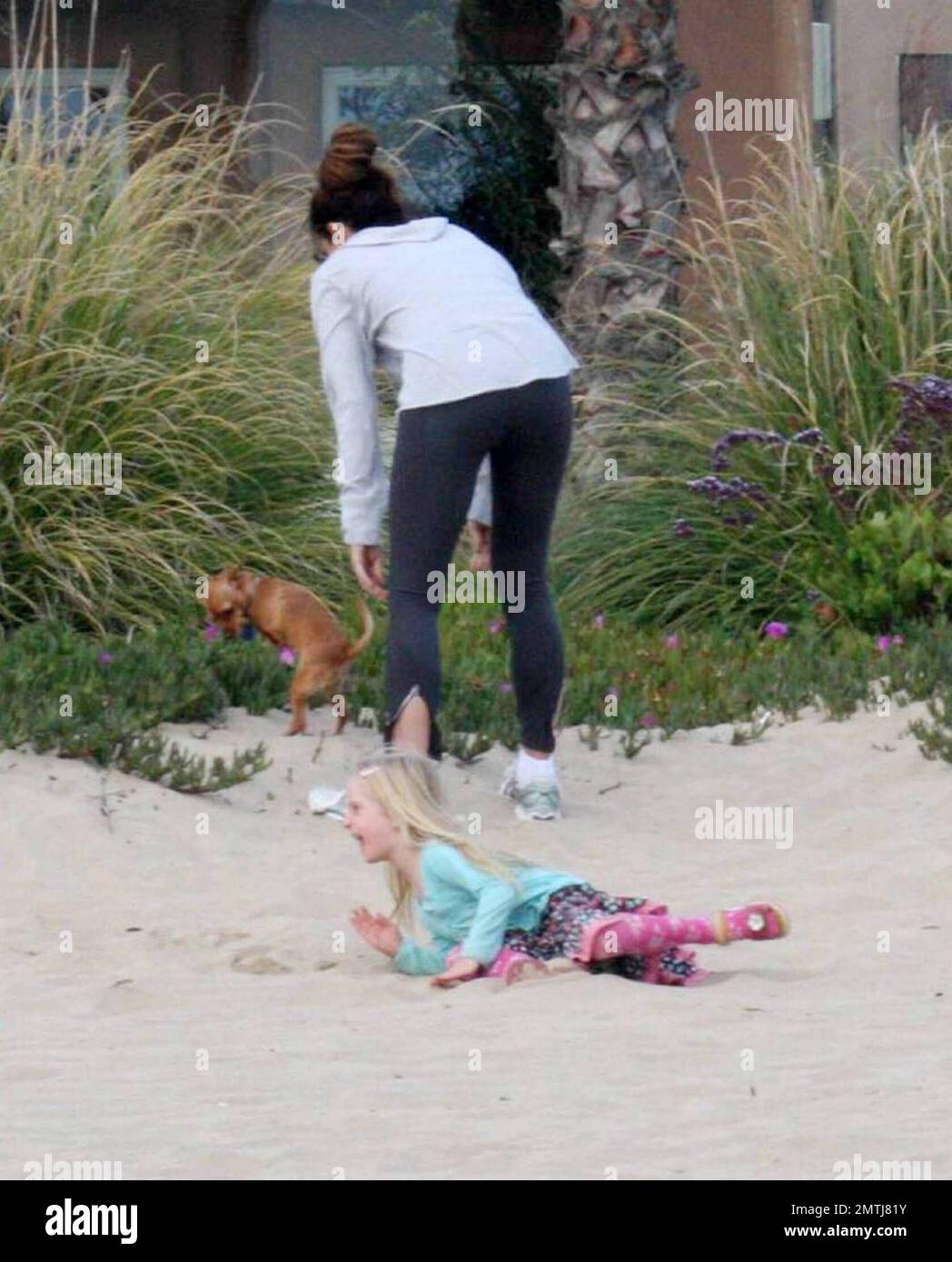 Exclusive!! Sandra Bullock spends a day at her beach house with her two ...
