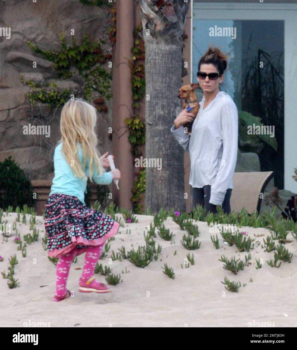 Exclusive!! Sandra Bullock spends a day at her beach house with her two ...