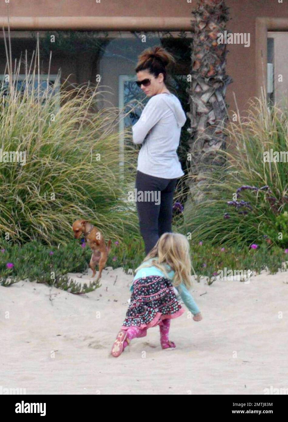Exclusive!! Sandra Bullock spends a day at her beach house with her two ...