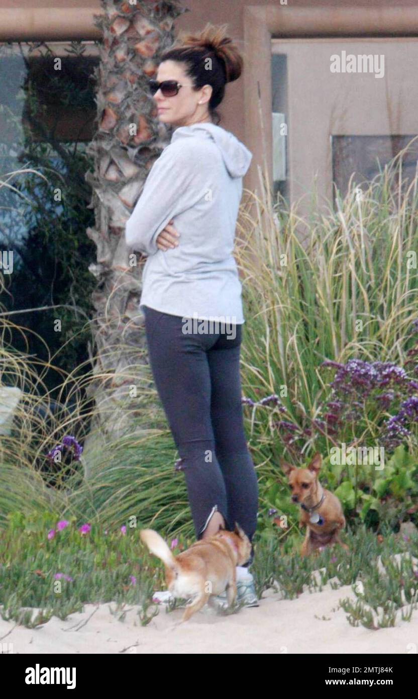 Exclusive!! Sandra Bullock spends a day at her beach house with her two ...