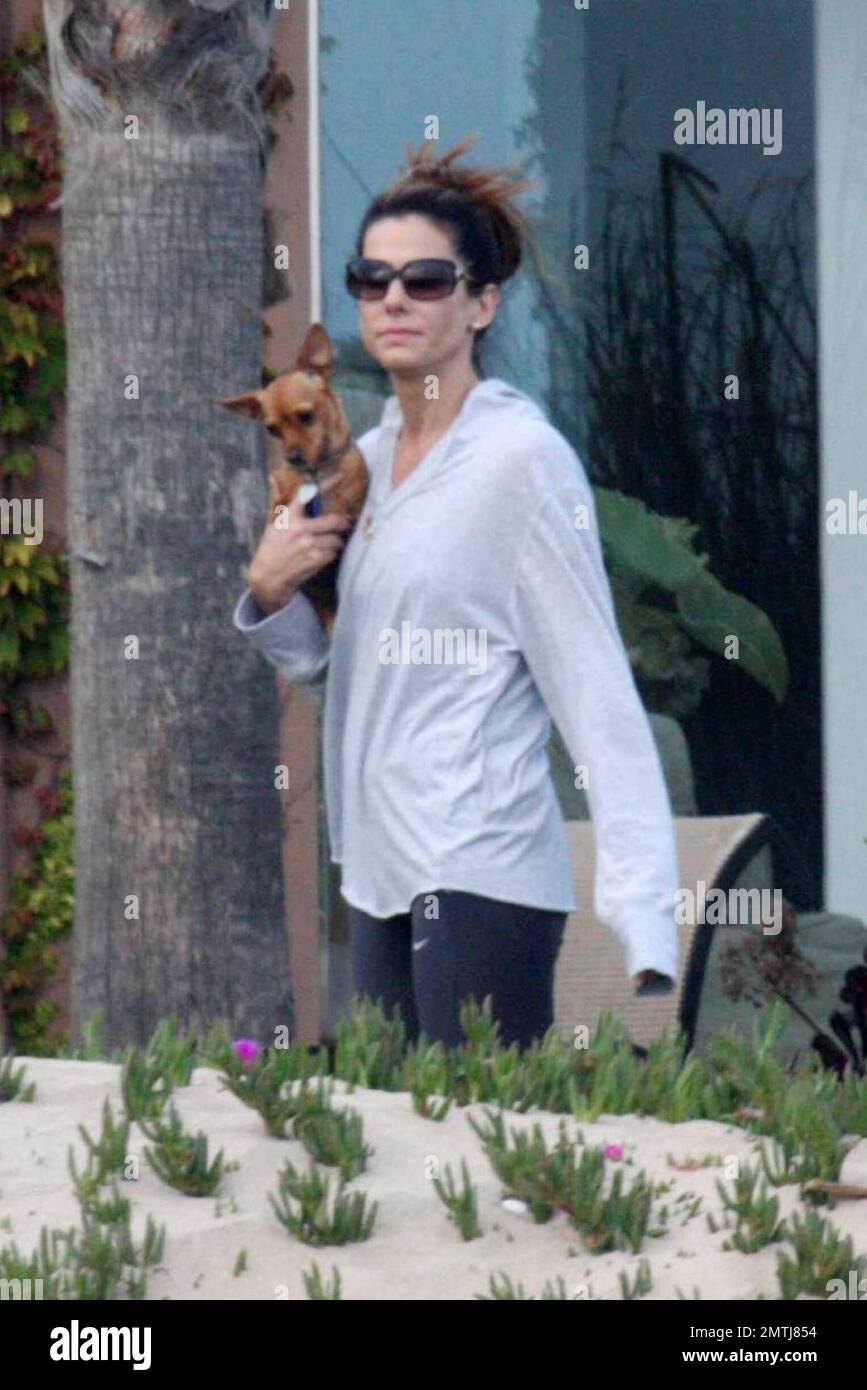 Exclusive!! Sandra Bullock spends a day at her beach house with her two ...