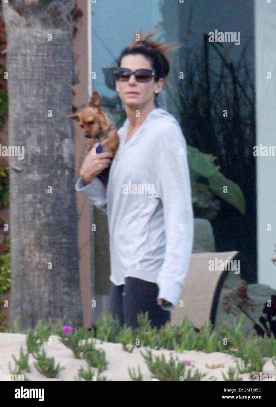 Exclusive!! Sandra Bullock spends a day at her beach house with her two ...