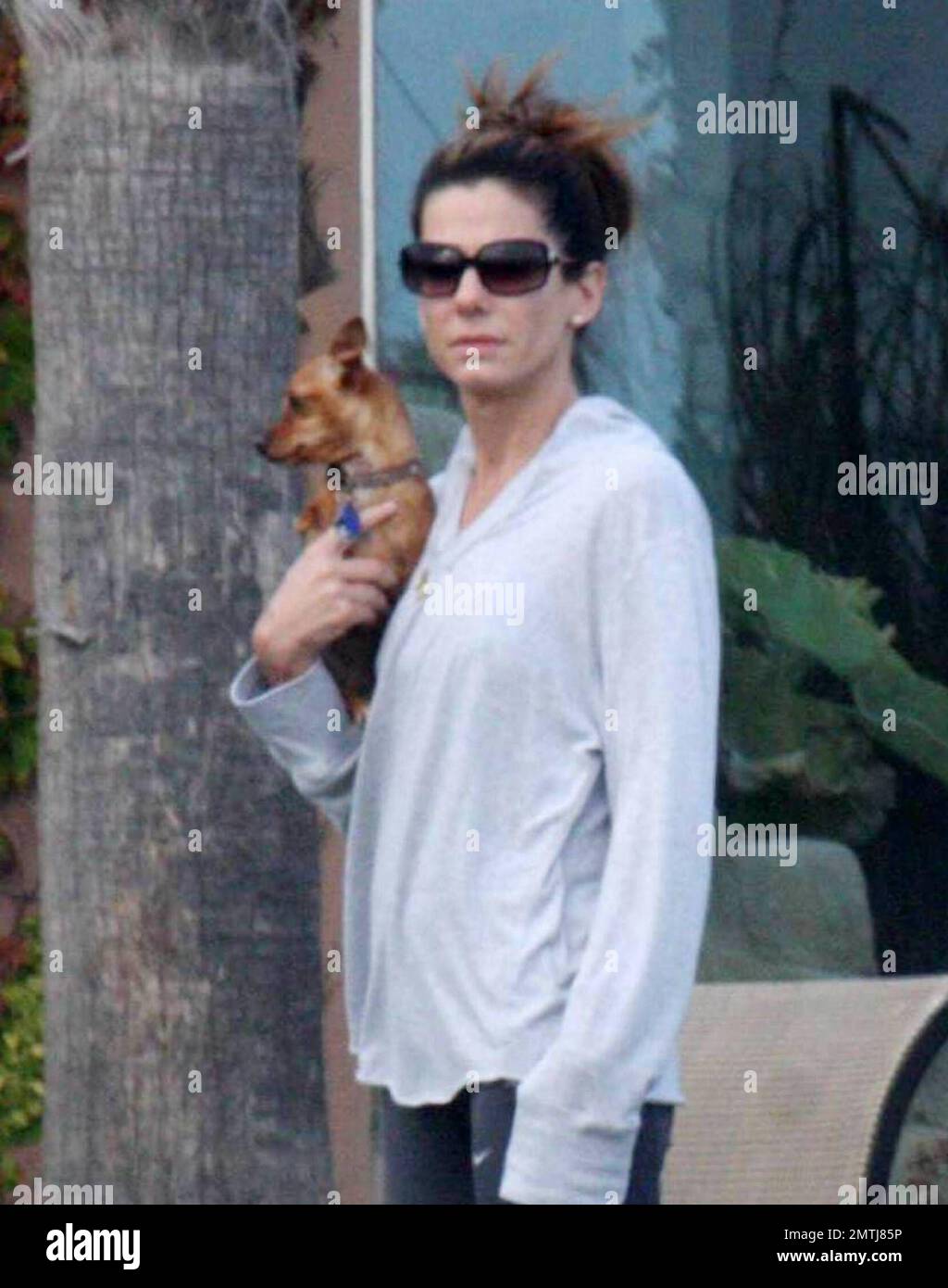 Exclusive!! Sandra Bullock spends a day at her beach house with her two ...